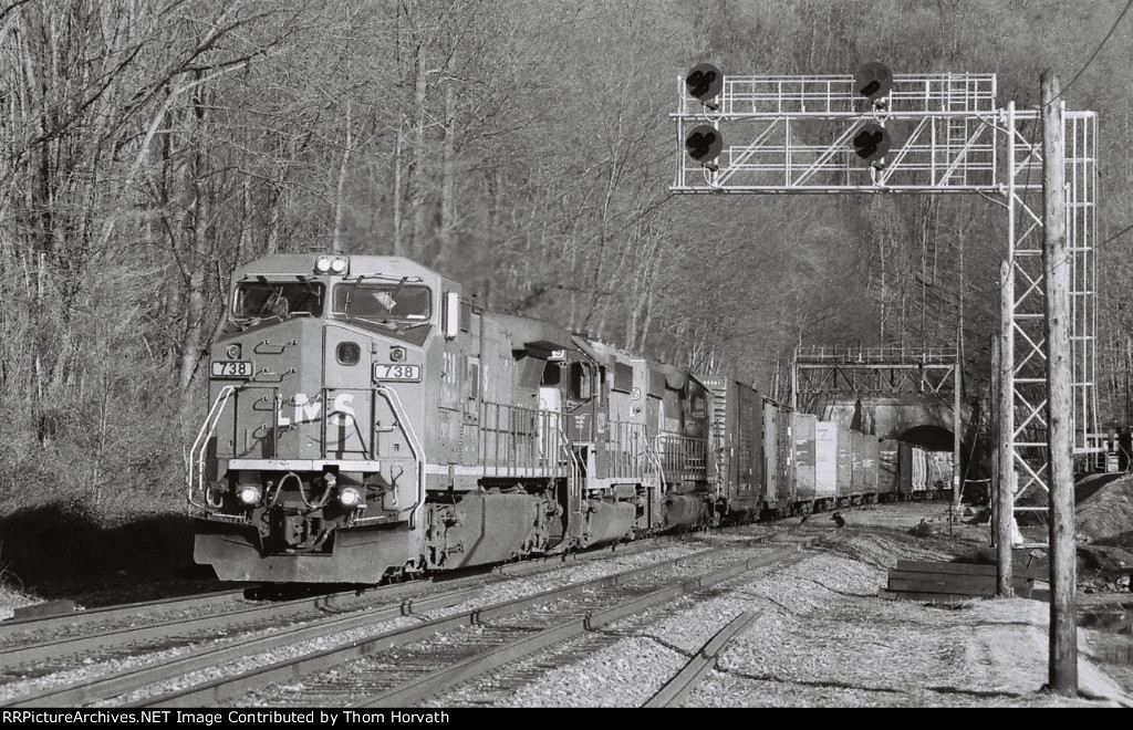 LMS 738 leads PIOI east out of the Lehigh Line's Pattenburg Tunnel